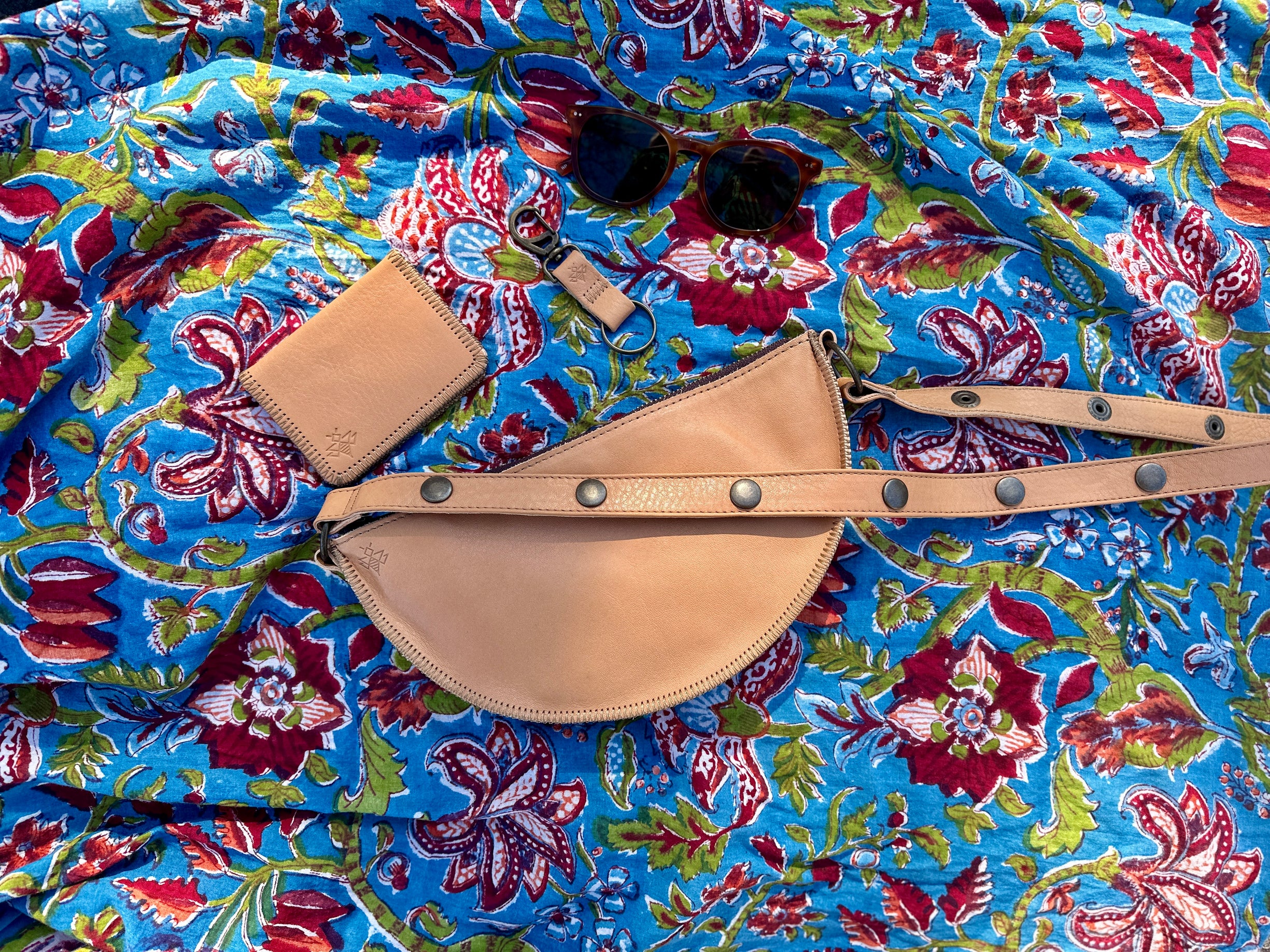 Handcrafted Leather Bags and Wallets | Lyons Leather Co.
